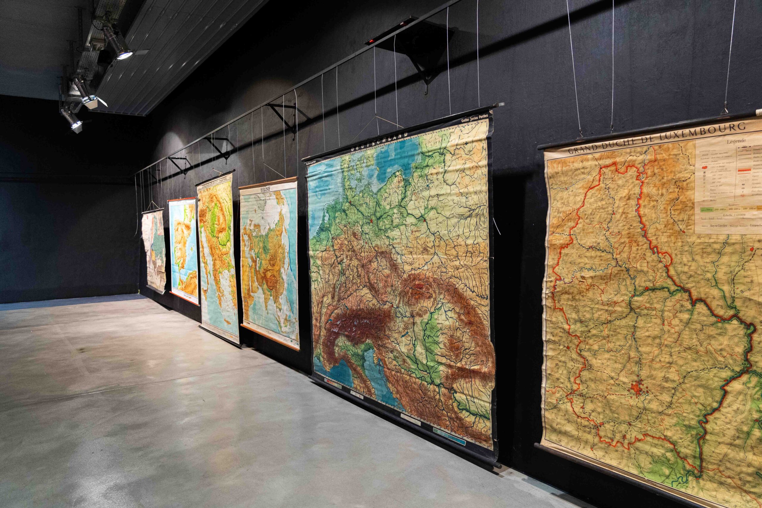 Actualité | Vintage pop-up store: old school maps and posters